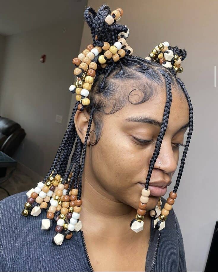 40 Trendy Short Knotless Braids with Beads Hairstyles
